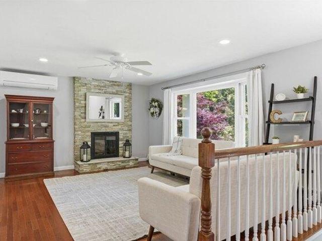 house with 3 bedroom, Derry NH ES103888007