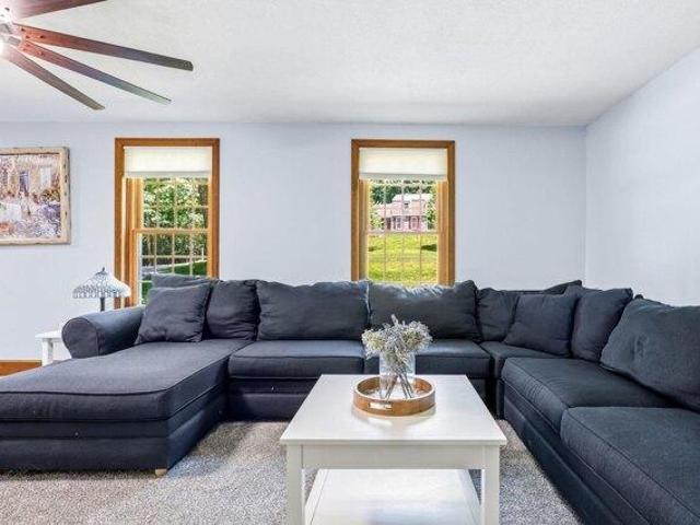 house with 3 bedroom, Derry NH ES104152094