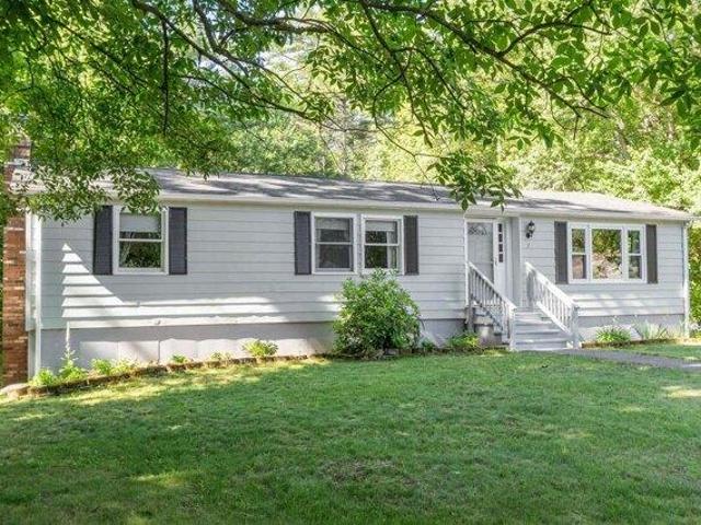 house with 3 bedroom, Derry NH ES104188090