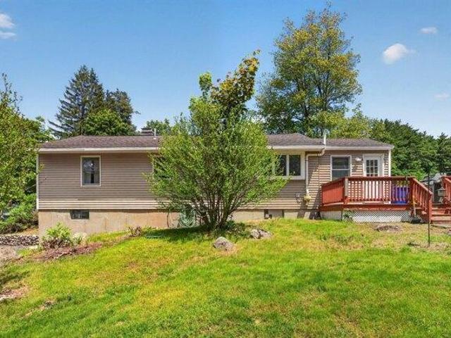 house with 3 bedroom, Derry NH ES104410337