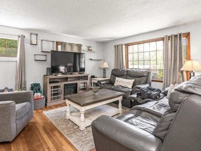 house with 3 bedroom, Derry NH ES104720914