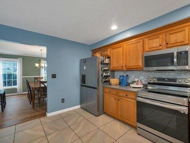 house with 3 bedroom, Derry NH ES105114769