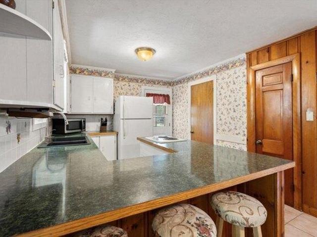 house with 3 bedroom, Douglas MA ES105204260