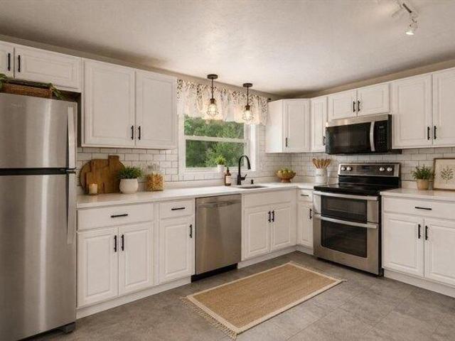 house with 3 bedroom, Douglas MA ES103965962