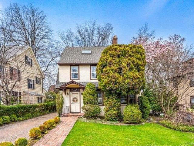 house with 3 bedroom, Douglaston NY DLS101801763
