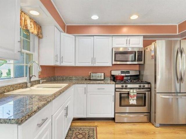 house with 3 bedroom, Dover NH ES105205984