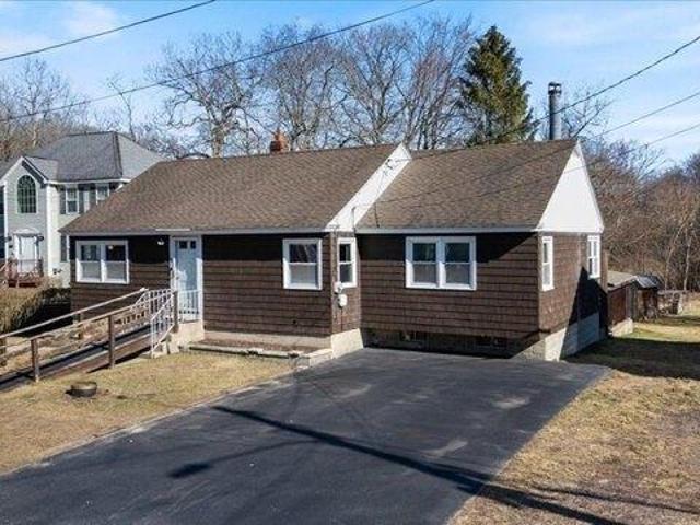 house with 3 bedroom, Dracut MA DLS103033775