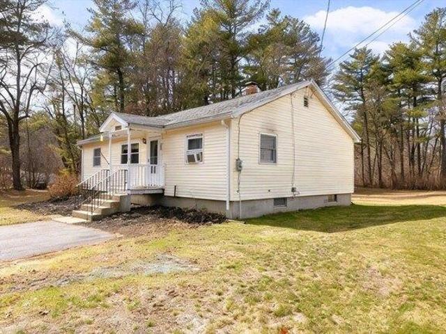 house with 3 bedroom, Dracut MA DS101781669