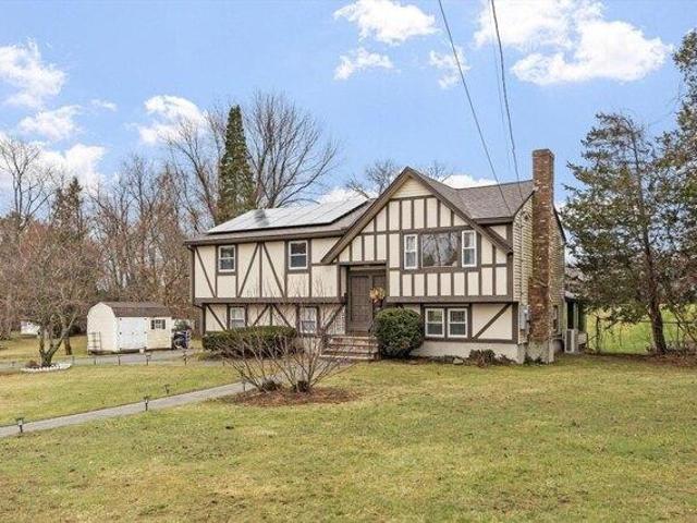 house with 3 bedroom, Dracut MA DS102343501