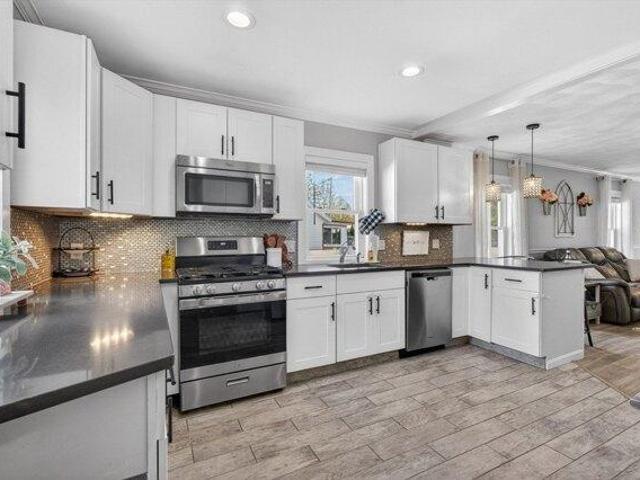 house with 3 bedroom, Dracut MA DS102345853