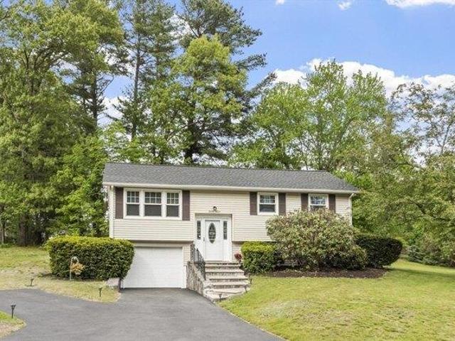 house with 3 bedroom, Dracut MA DS103433115