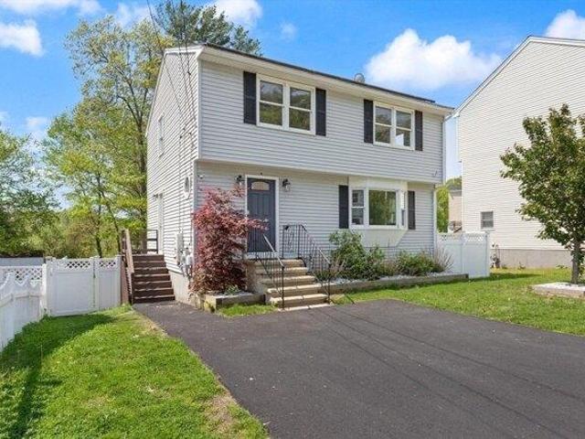 house with 3 bedroom, Dracut MA DS103250023