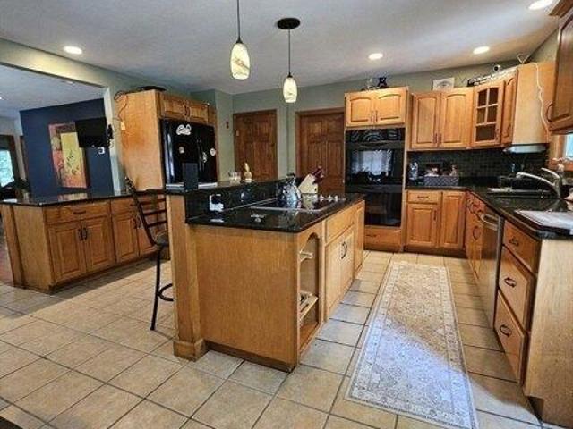 house with 3 bedroom, Dracut MA DS104405900