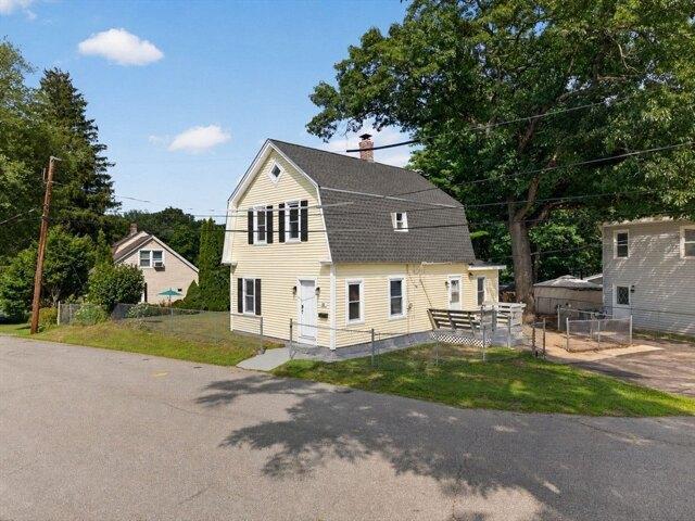house with 3 bedroom, Dracut MA DS104442307