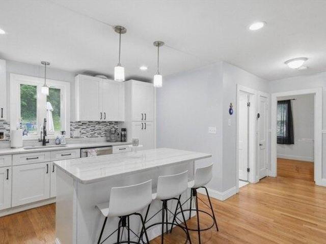 house with 3 bedroom, Dracut MA DS104077509