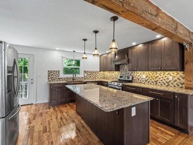 house with 3 bedroom, Dracut MA DS104376124