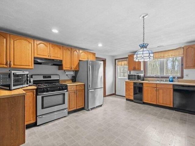 house with 3 bedroom, Dracut MA ES103496683