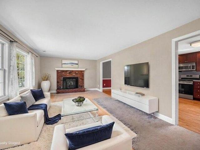 house with 3 bedroom, Dracut MA ES103249818