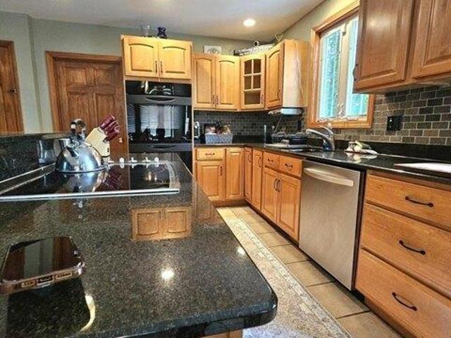 house with 3 bedroom, Dracut MA ES104510244