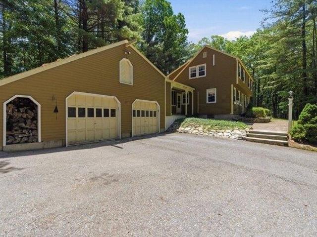 house with 3 bedroom, Dracut MA ES104543561