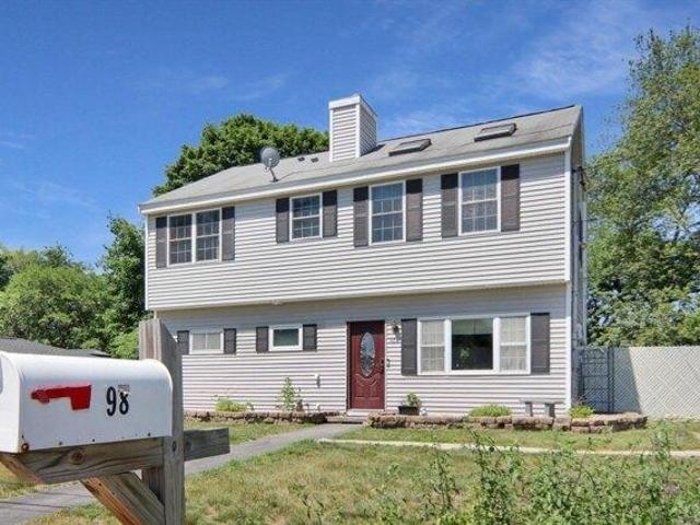 house with 3 bedroom, Dracut MA ES104901395