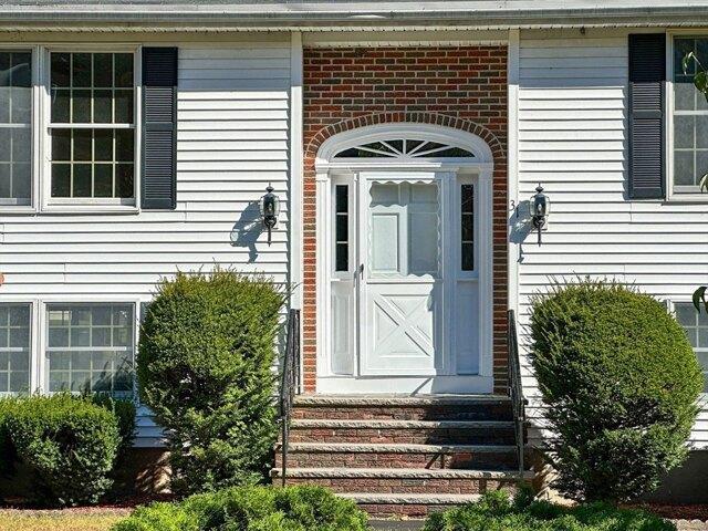 house with 3 bedroom, Dracut MA ES104189337