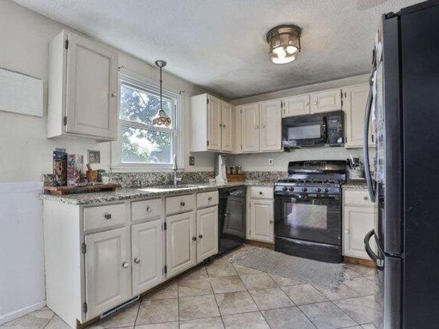 house with 3 bedroom, Dracut MA ES105516630