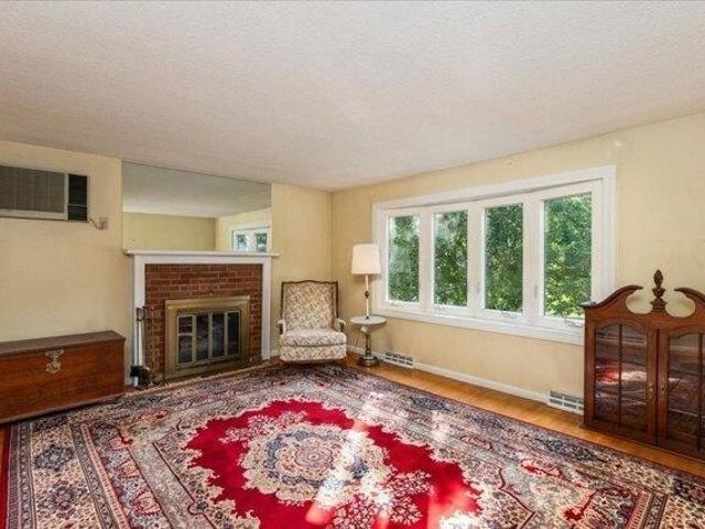 house with 3 bedroom, Dracut MA ES105060992