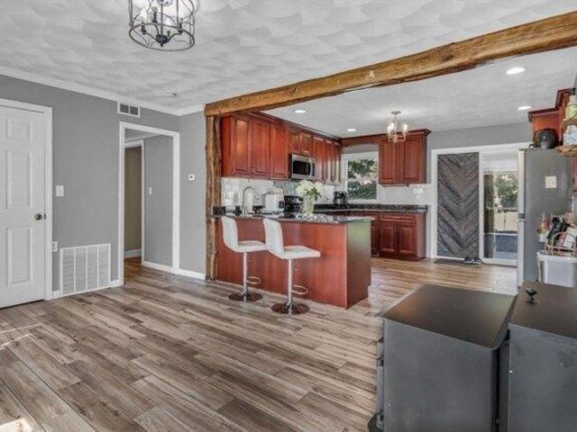 house with 3 bedroom, Dracut MA ES105080323