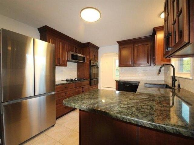 house with 3 bedroom, Dracut MA ES105095412