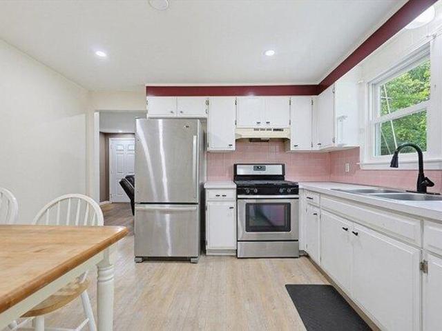 house with 3 bedroom, Dracut MA ES105108455