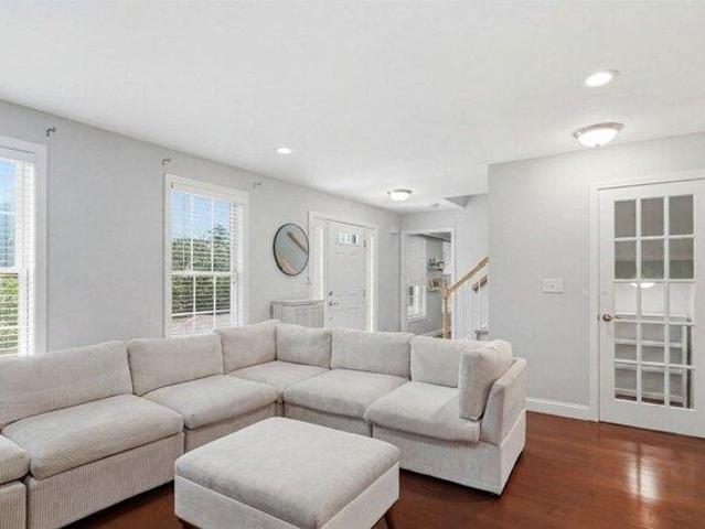 house with 3 bedroom, Dracut MA ES105117249