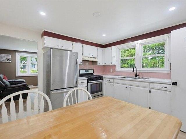 house with 3 bedroom, Dracut MA ES105141200