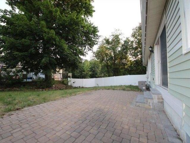 house with 3 bedroom, Dracut MA ES105232661