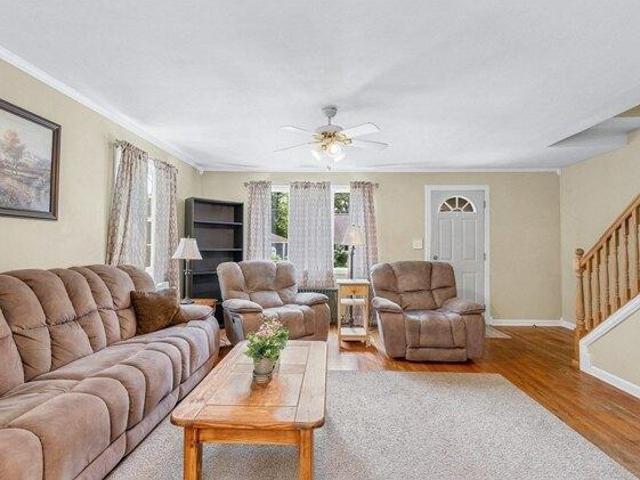 house with 3 bedroom, Dracut MA ES105291988