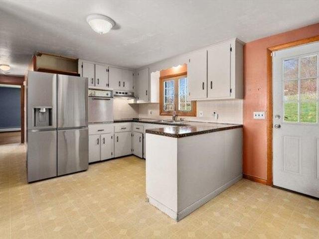 house with 3 bedroom, Dudley MA ES105094193