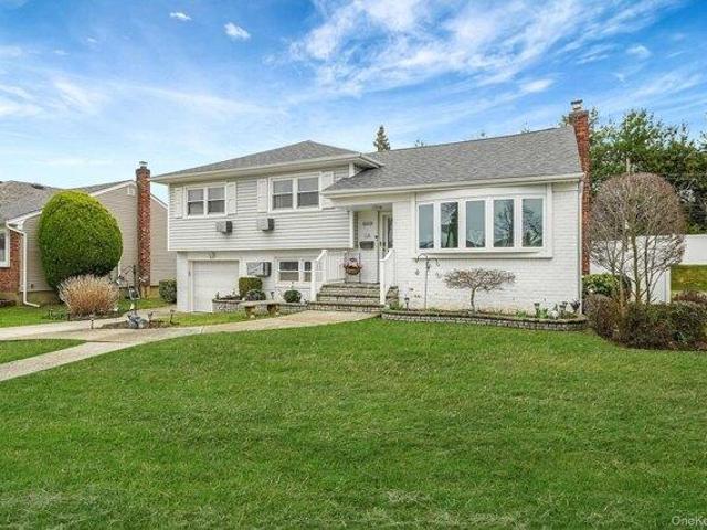 house with 3 bedroom, East Meadow NY DLS101801859