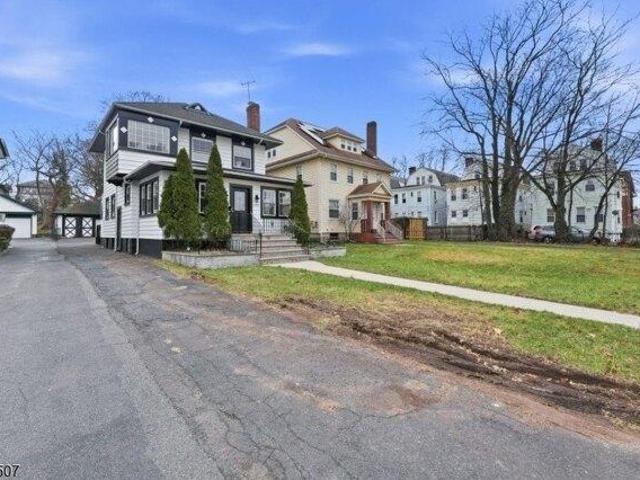 house with 3 bedroom, East Orange NJ DLS101657357