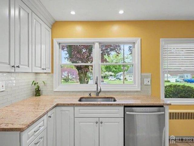 house with 3 bedroom, East Brunswick NJ DS102283652