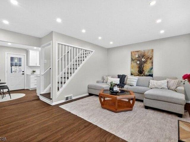 house with 3 bedroom, East Brunswick NJ DS102799302