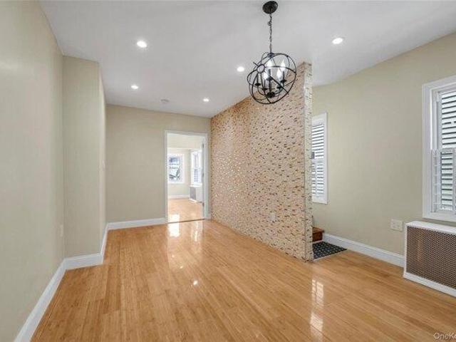 house with 3 bedroom, East Elmhurst NY ES103623284