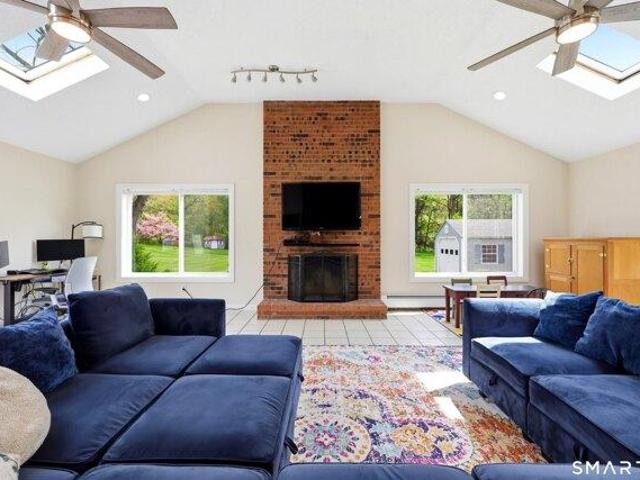 house with 3 bedroom, East Granby CT ES103073944