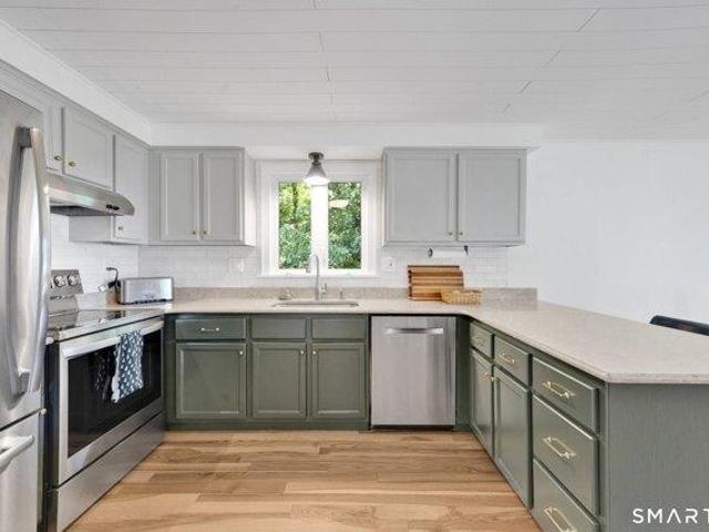 house with 3 bedroom, East Granby CT ES104788004