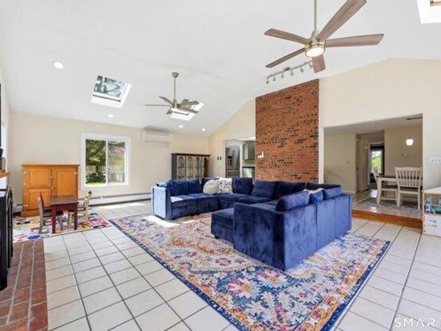 house with 3 bedroom, East Granby CT ES104792378