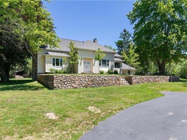 house with 3 bedroom, East Greenwich RI DLS103073453