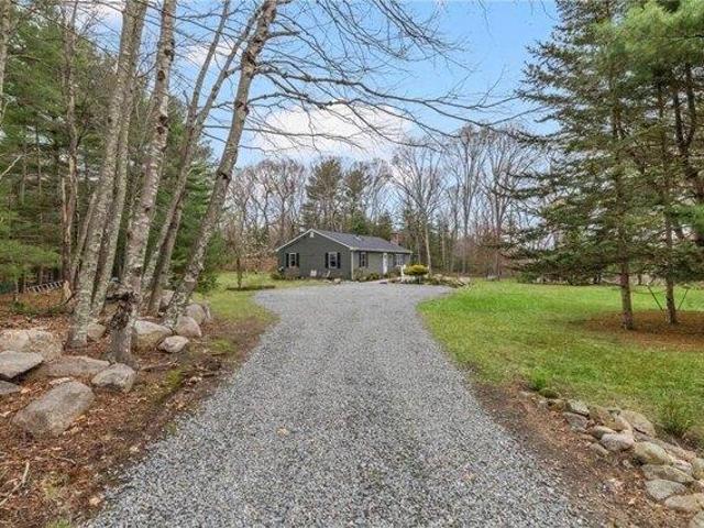 house with 3 bedroom, East Greenwich RI DS102583472