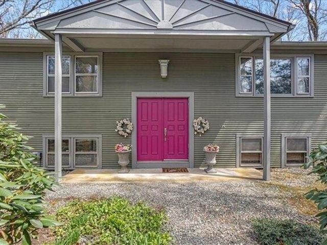 house with 3 bedroom, East Greenwich RI DS102775298