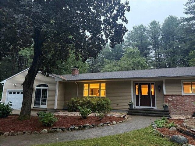 house with 3 bedroom, East Greenwich RI DS104235900