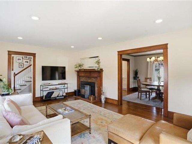 house with 3 bedroom, East Greenwich RI ES103440784
