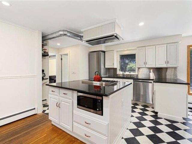 house with 3 bedroom, East Greenwich RI ES103444241